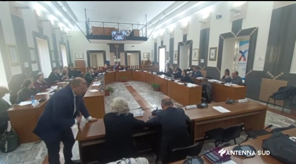 Politica|Consiglio comunale Taranto: Politica|Consiglio comunale Taranto: